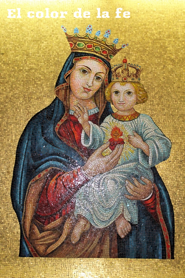 Con flores a María – EL COLOR DE LA FE